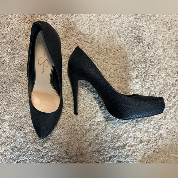 Jessica Simpson | Shoes | Jessica Simpson Snake Design Platform Pumps ...